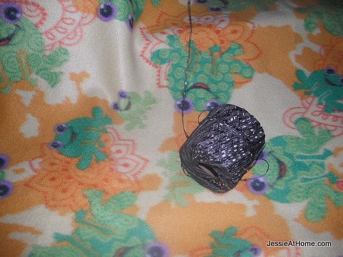 Blanket edging for a quick, cheap and easy baby blanket | Jessie At Home