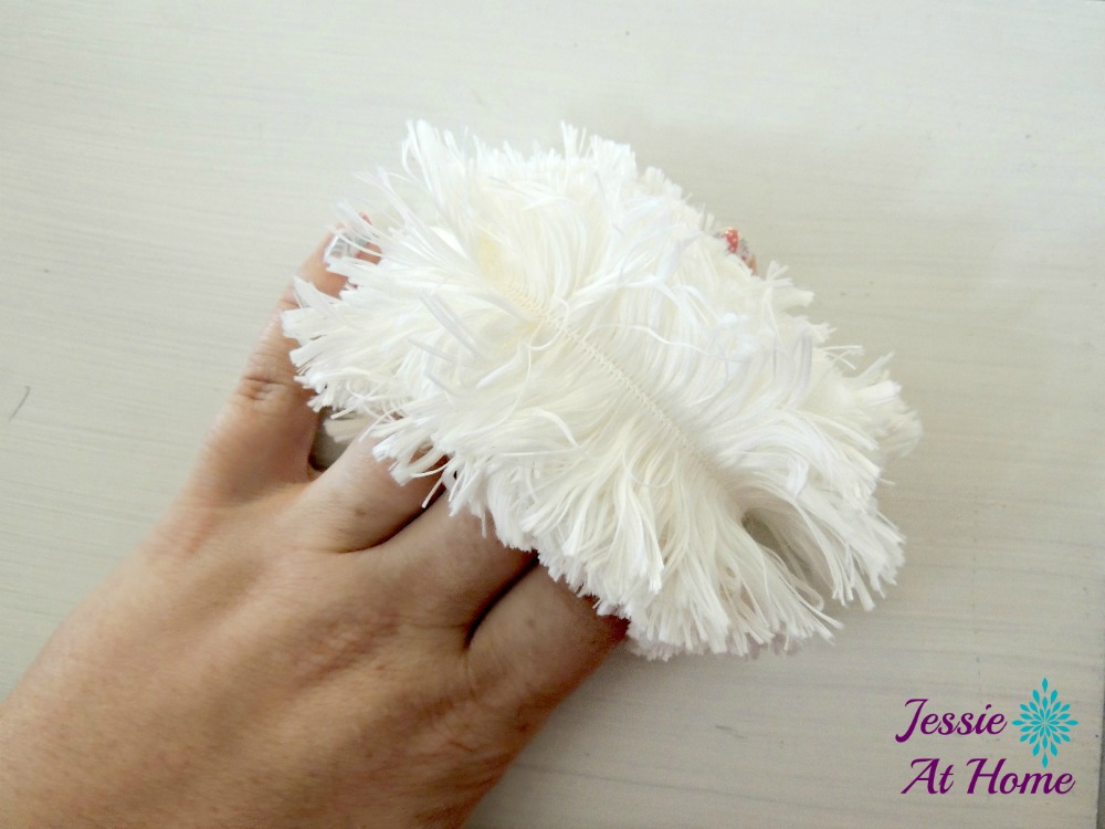 Pom Pom Tutorial with Fur Yarn - Jessie At Home