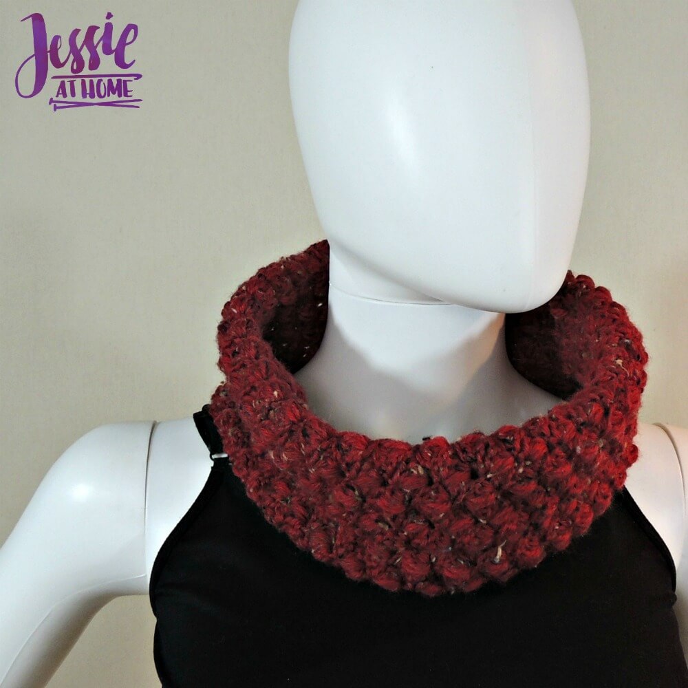 Puffed Shells Cowl - a textured free crochet pattern - Jessie At Home