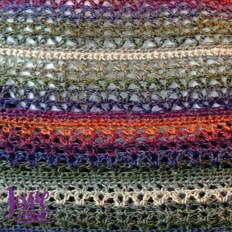 Julia Mini-Wrap - a free crochet pattern - Jessie At Home