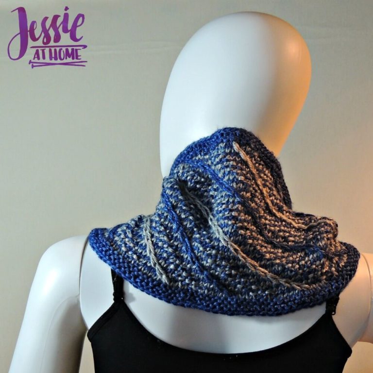Shooting Stars Cowl - a free knit pattern - Jessie At Home