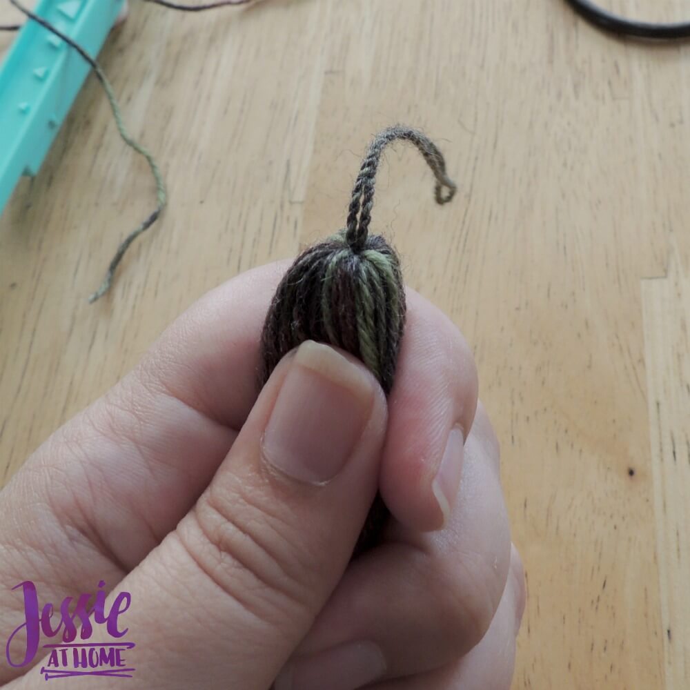 Tassel Maker and Thread Twister from Clover: tutorial, review and ...
