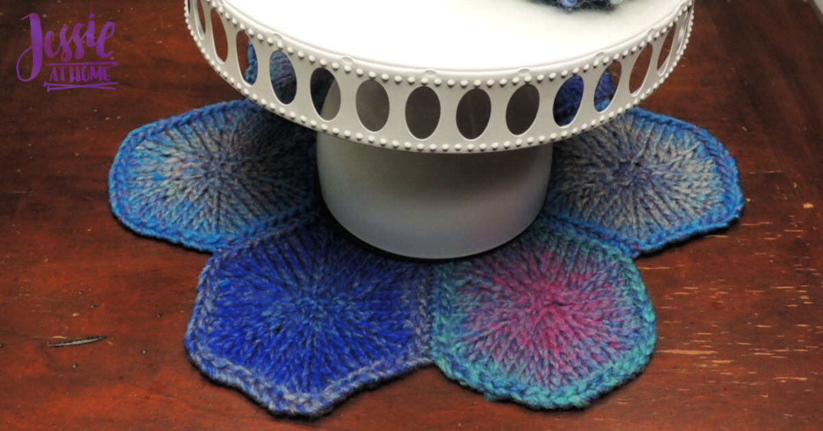 Hexagon Trivet - protect your table in a pretty way! - Jessie At Home