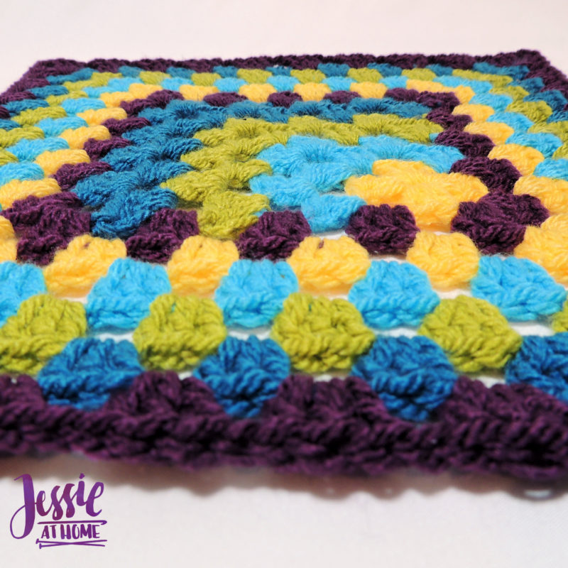 Off Set Granny Square with thin or thick border - free crochet pattern