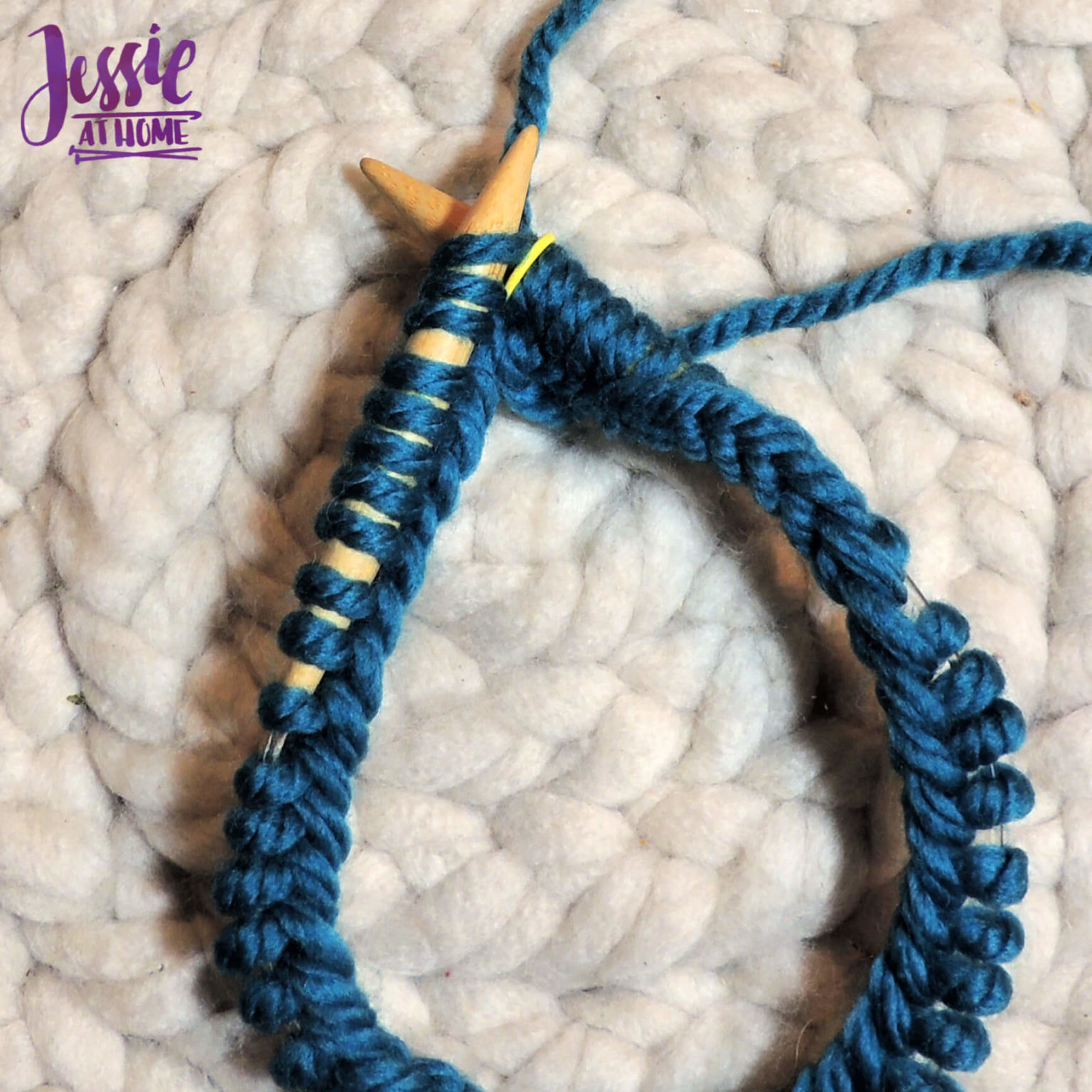 Joining Knitting in the Round – It’s So Easy With This Tutorial