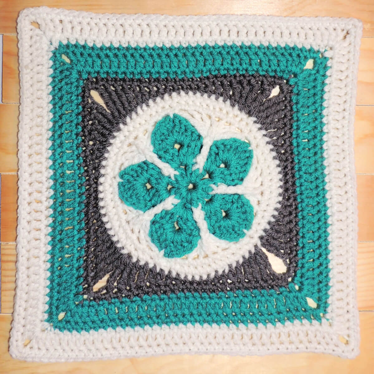 Bright Star Crochet Square - A 12" square motif to make you happy.