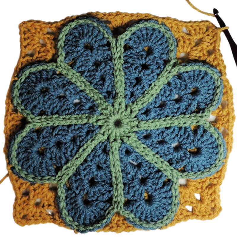 How To Make a Flower Granny Square: Free Crochet Pattern